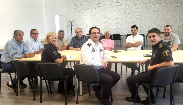 Alcaldes pedáneos de Orihuela Costa y Policía Local se reúnen para abordar la ocupación ilegal ...